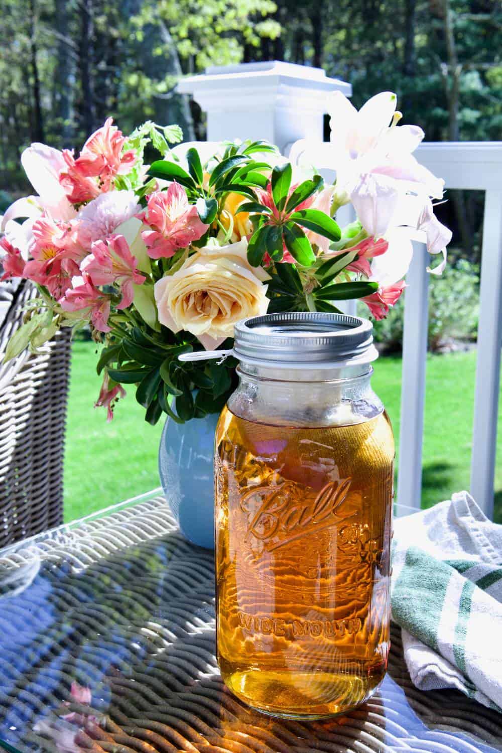 How To Make Herbal Sun Tea (Easy Homemade Recipe) - Upside Lane